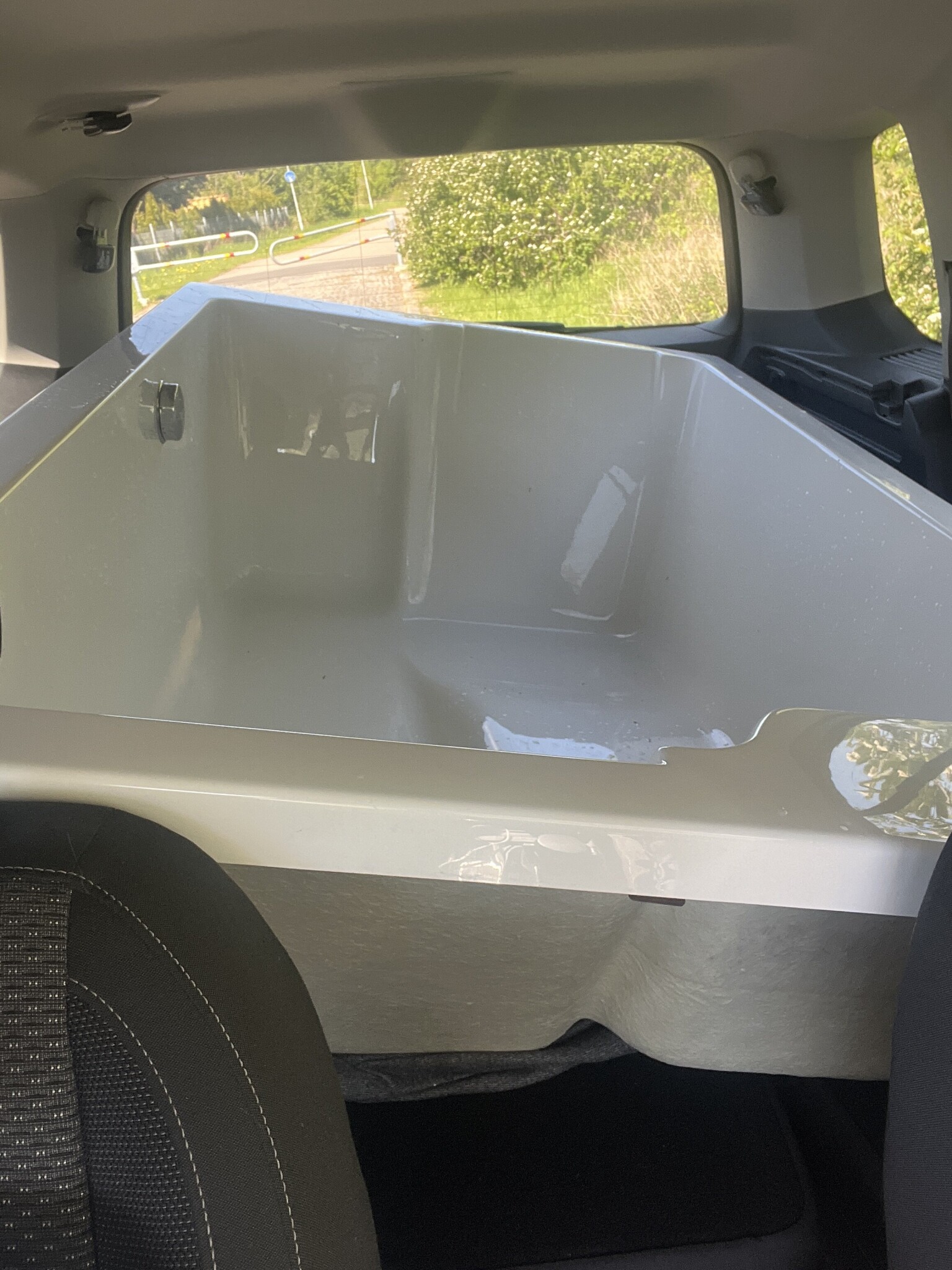 Badkar i sanitetsakryl utomhus | Byggahus.se