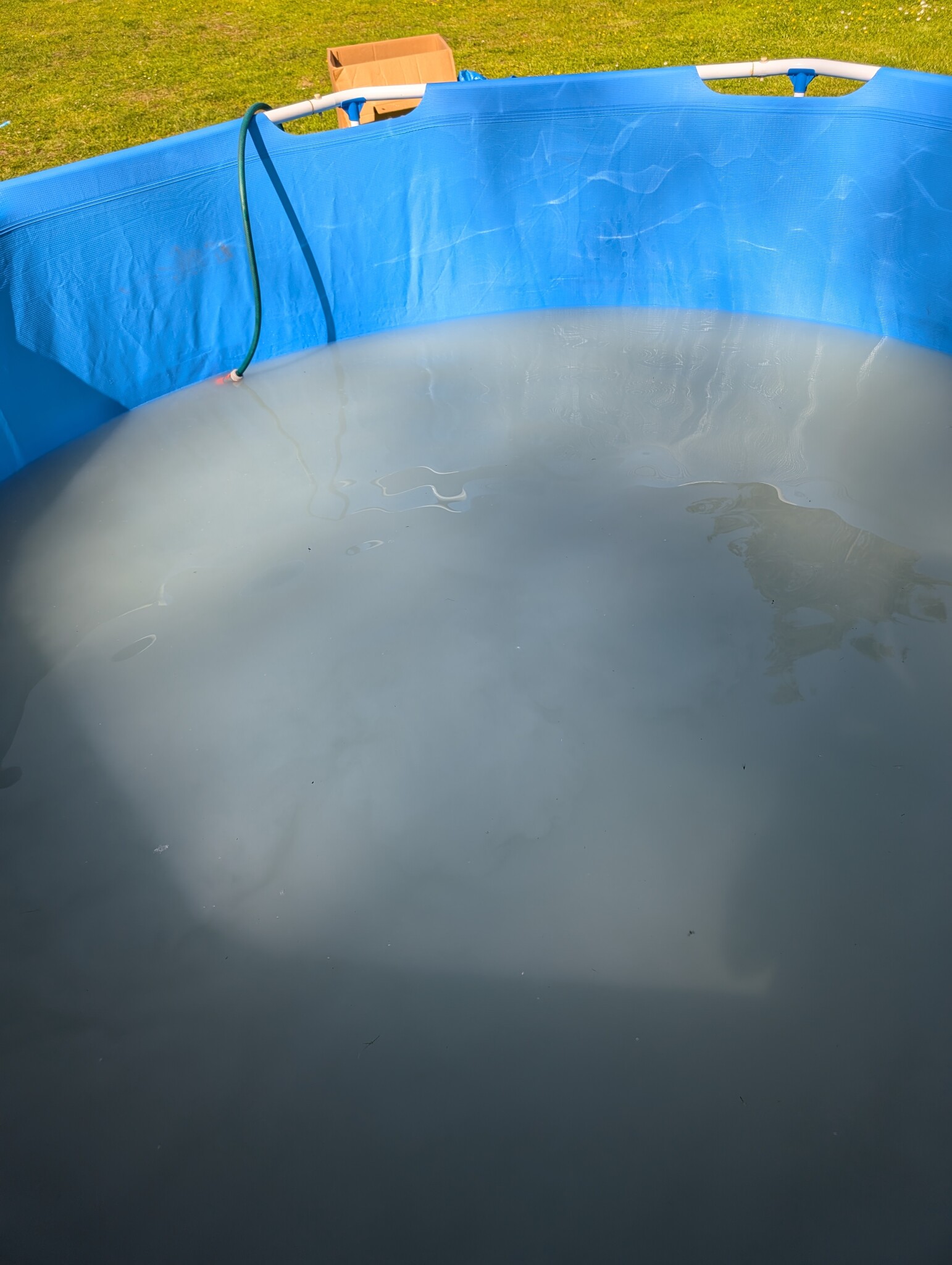 Grått vatten vid poolfyllning | Byggahus.se