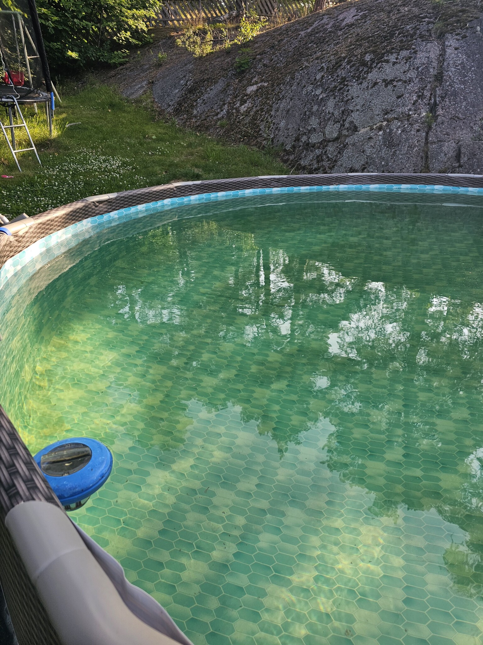 Hjälp! Varför blir vattnet i poolen aldrig klart? | Byggahus.se