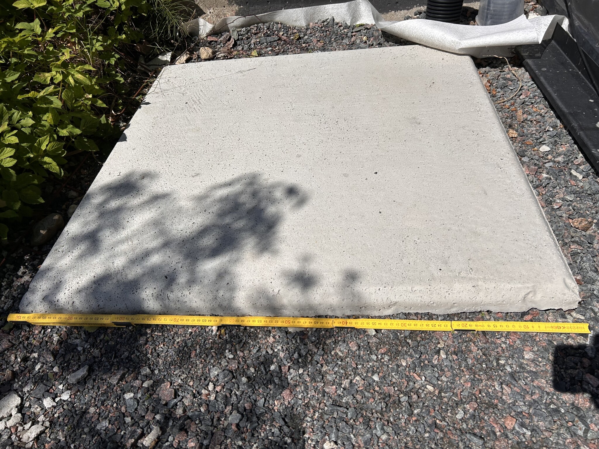 Förankra pergolastolpar i betongplattor 1x1m | Byggahus.se