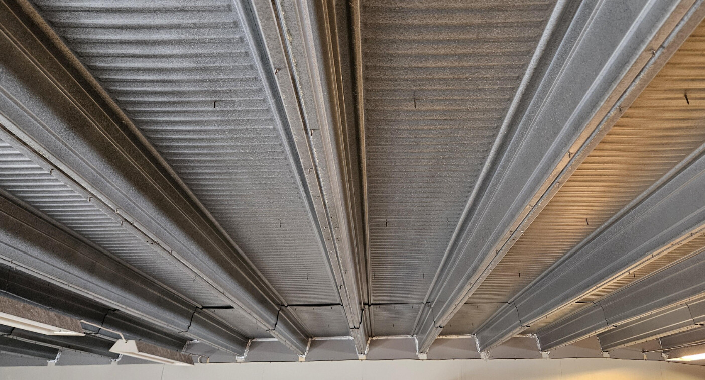 Bästa sättet att isolera 260 m² högprofilerad plåt inifrån? | Byggahus.se