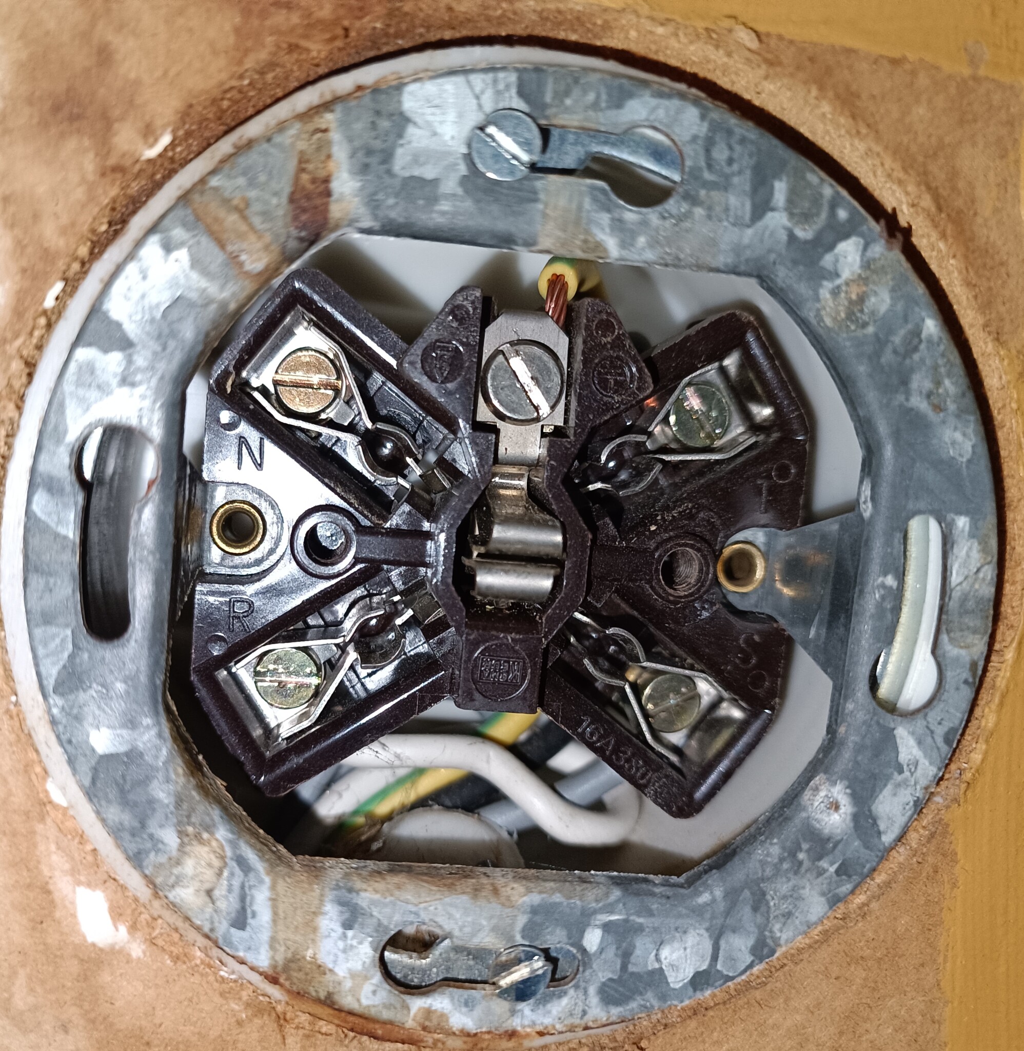 Koppla in ny bosch spis, 3 fas | Byggahus.se