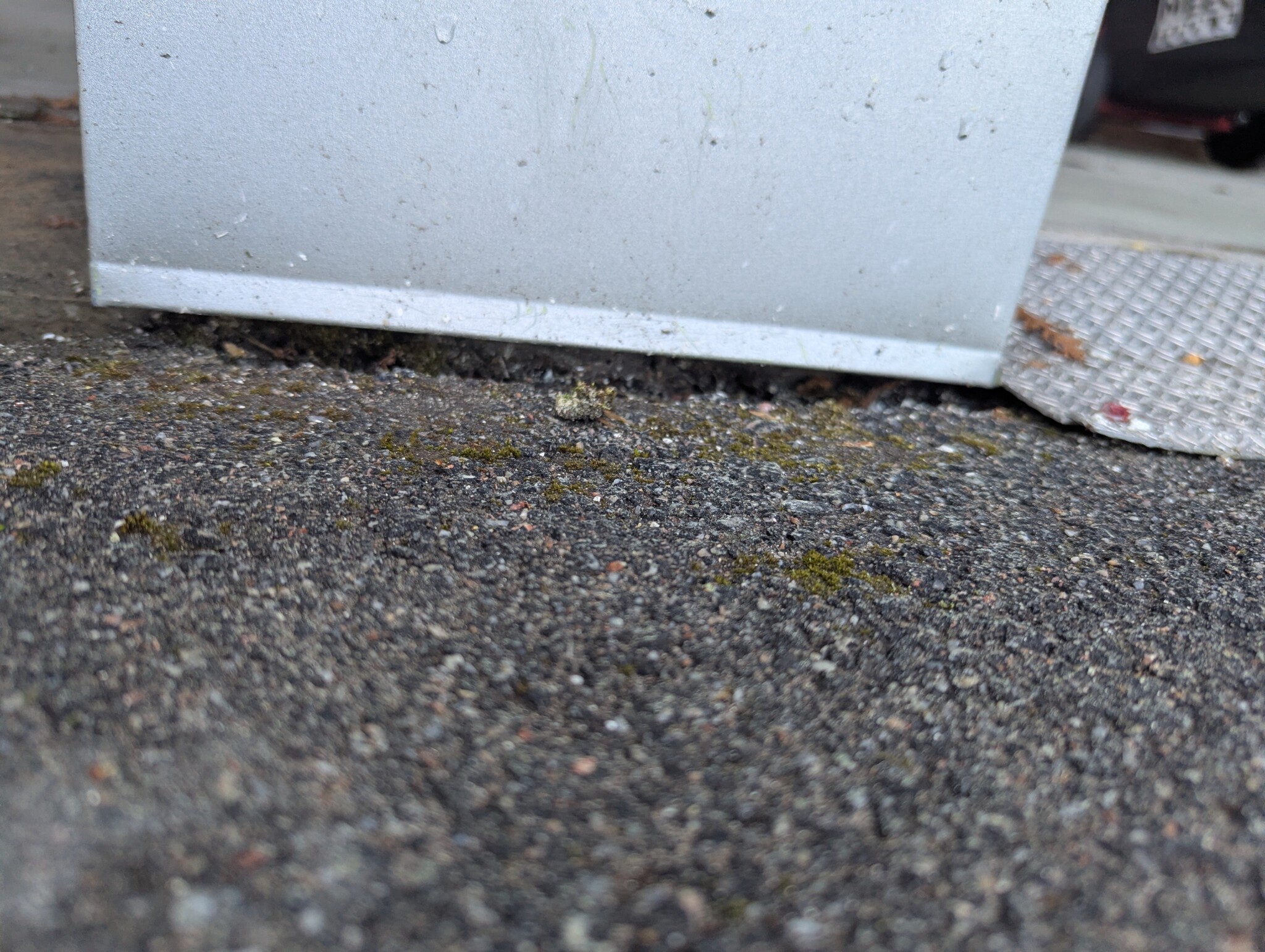 Vatten in i garage – hur tätar man övergångsprofil och stolpbas ...