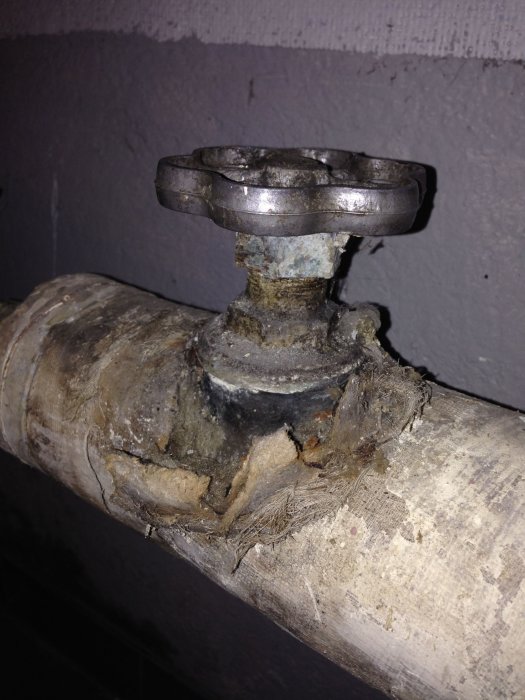 Läckande kran servisledning | Byggahus.se