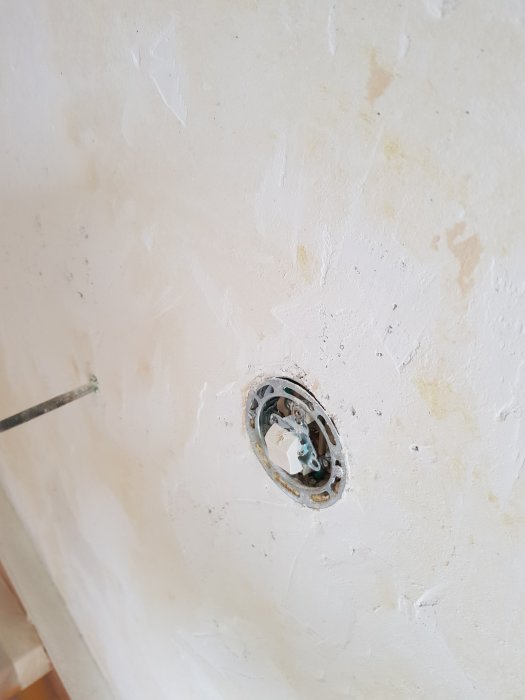 Spackla på tapet = bubblor | Byggahus.se