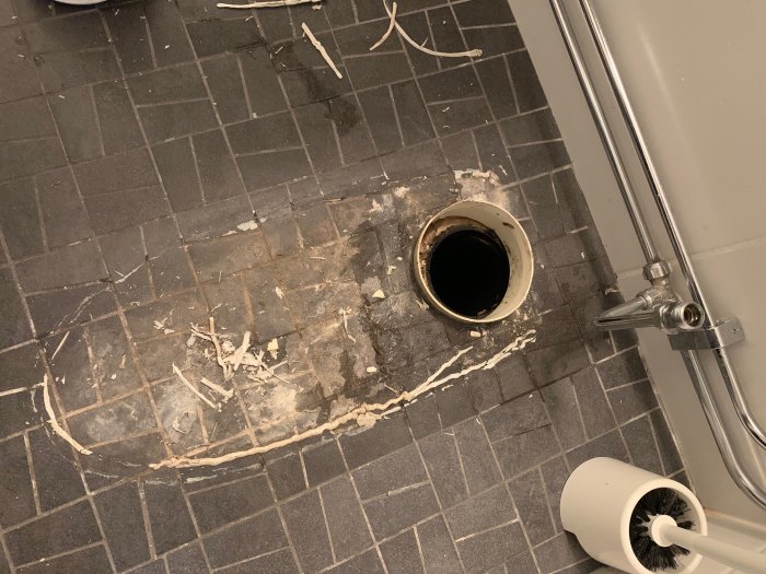 Felaktigt tätskikt runt avlopp | Byggahus.se