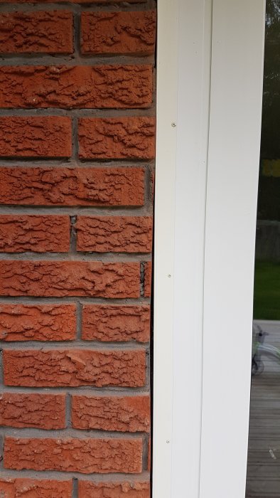 Glapp mellan skjutdörrar och väggen | Byggahus.se