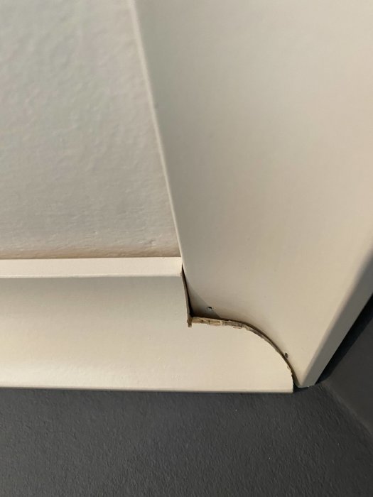 Cornice molding against sloped ceiling (slideshow) | Byggahus.se