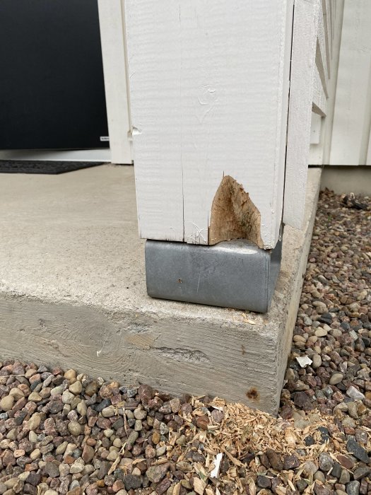 How to repair an entrance canopy post? | Byggahus.se