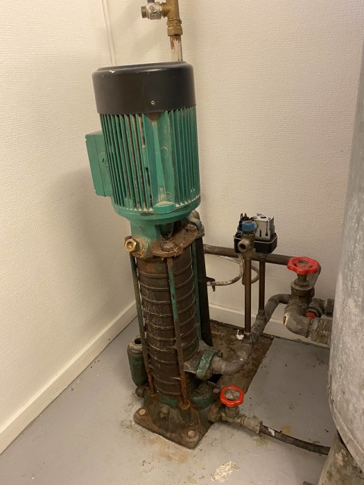 Vattenpump, slö, behöver hjälp för att försöker förstå orsaken ...