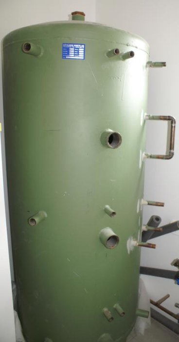 Acc-tank 750 liter med sol och vv-slingor, i Uppsala | Byggahus.se